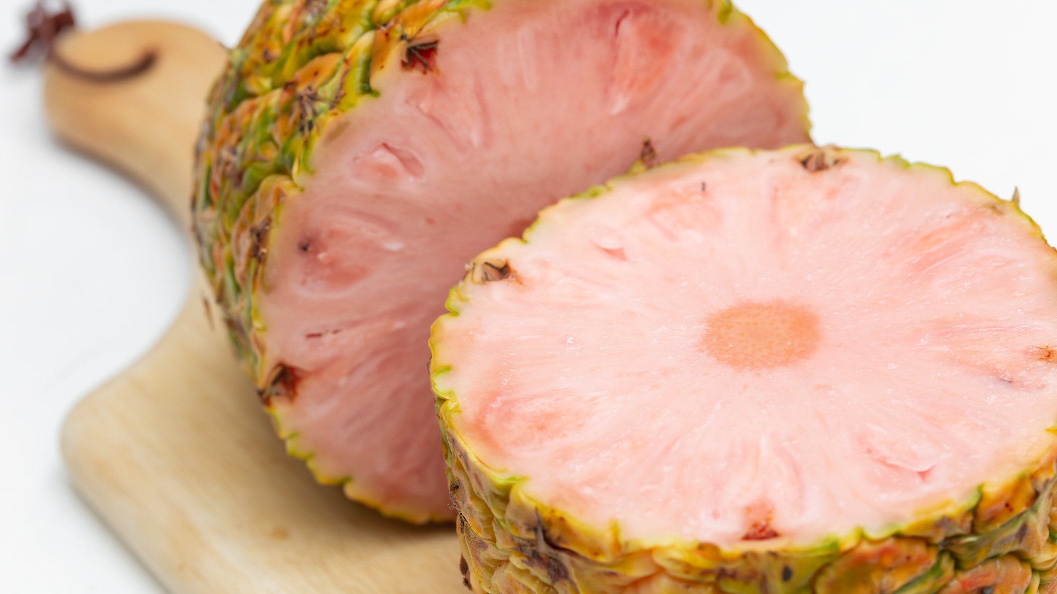 Conoces la Pinkglow, la piña rosa cultivable en casa